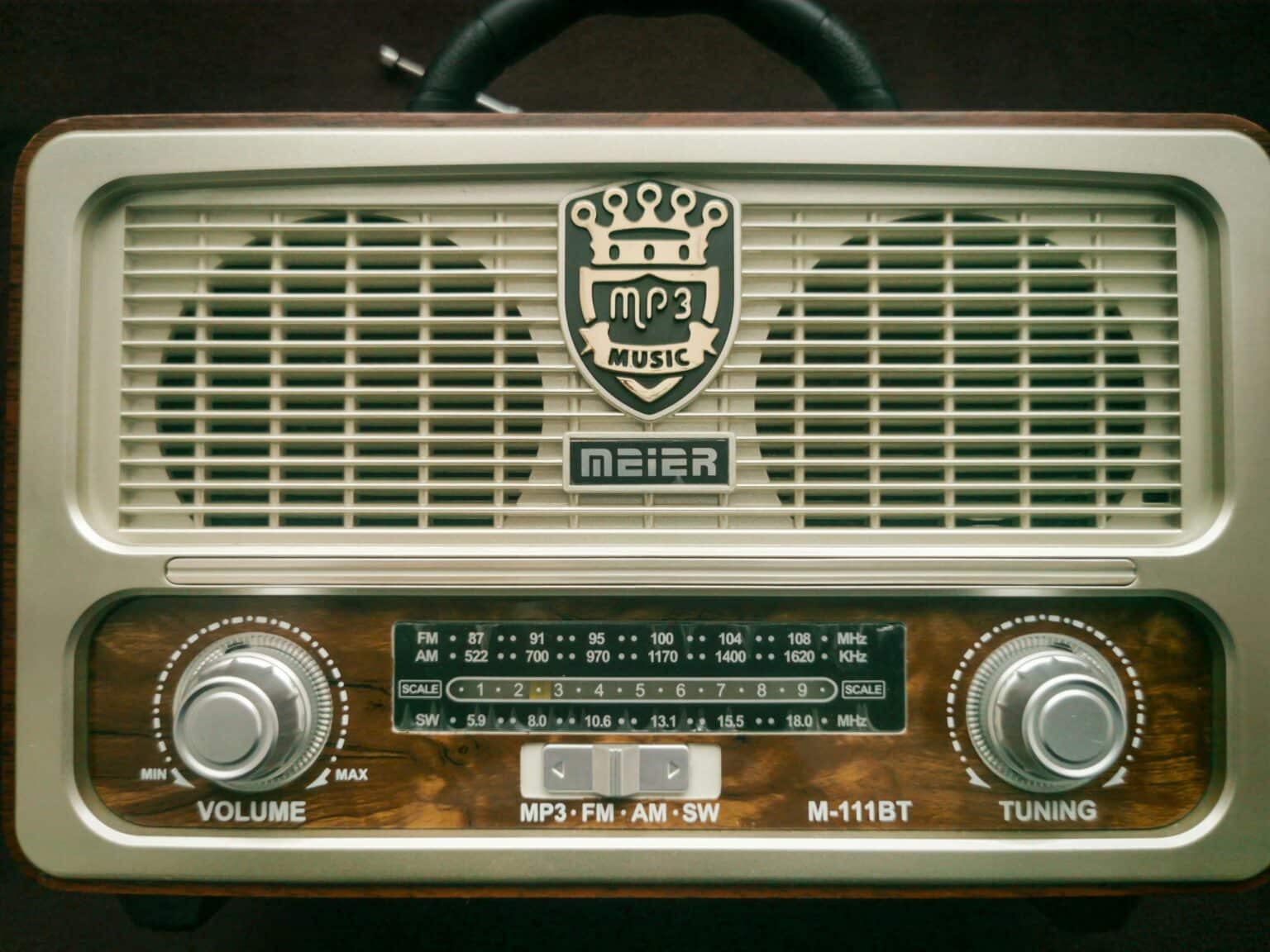 Listen to AM/FM Radio on your Cell Phone